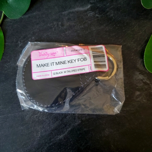thirty-one | Accessories | Nwt Thirtyone Make It Mine Key Fob | Poshmark